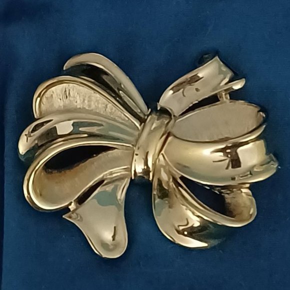 Trifari | Jewelry | Vintage Trifari Gold Plated Bow Brooch Signed Tied ...